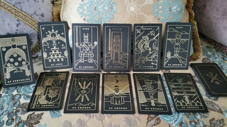 Golden Thread Tarot Review – benebell wen