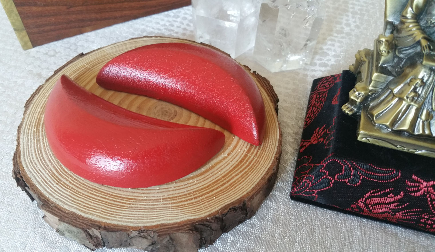 I Ching Divination with Moon Blocks – benebell wen